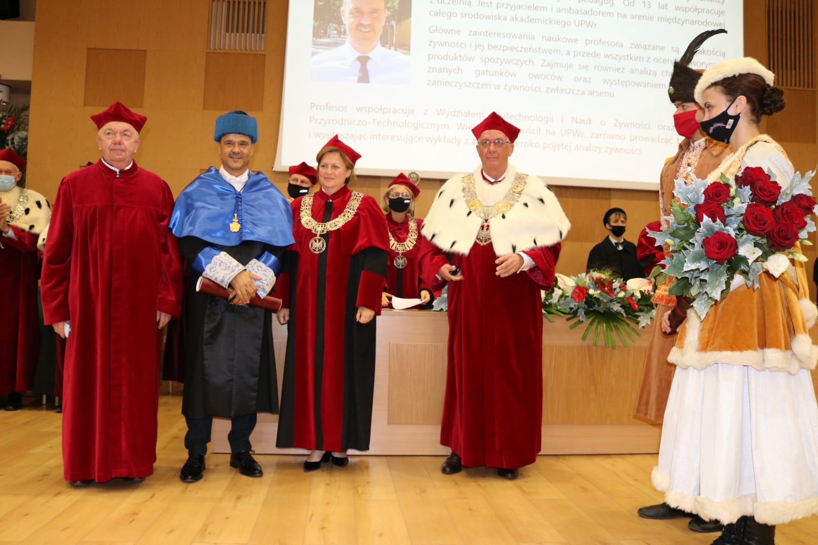 El profesor Ángel Carbonell, investido como Doctor Honoris Causa